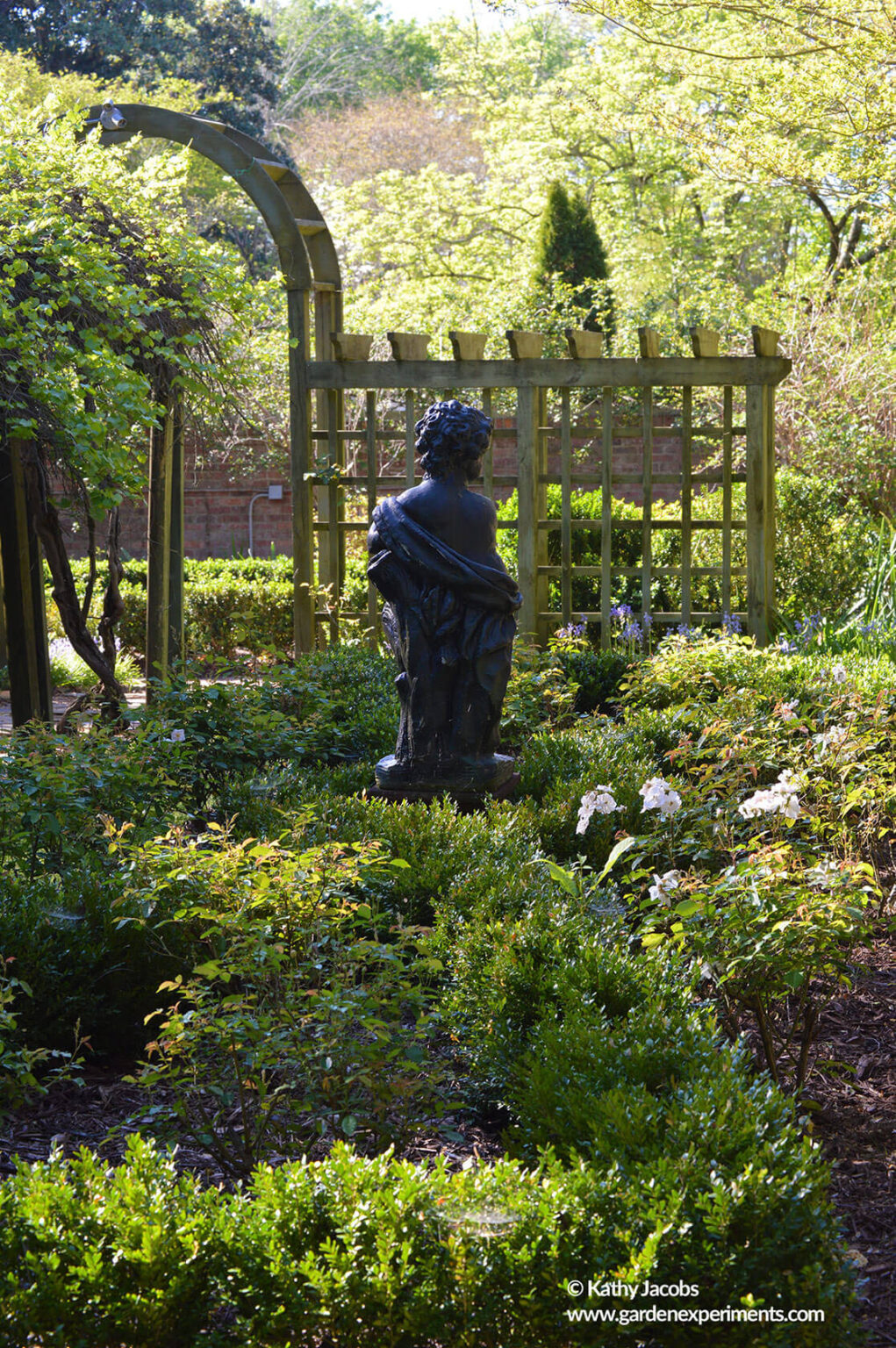 Spring Tour of Colonnade Garden in Columbus, MS